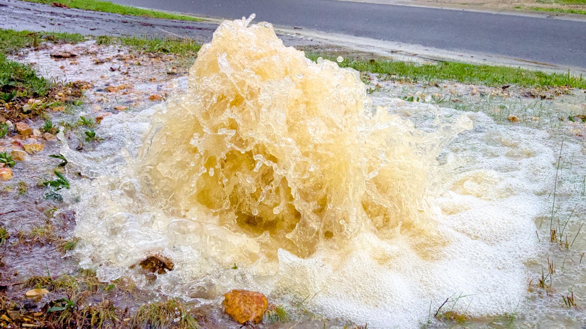 Burst Pipe Repairs in Brisbane - Your 24/7 Emergency Plumbers Brisbane