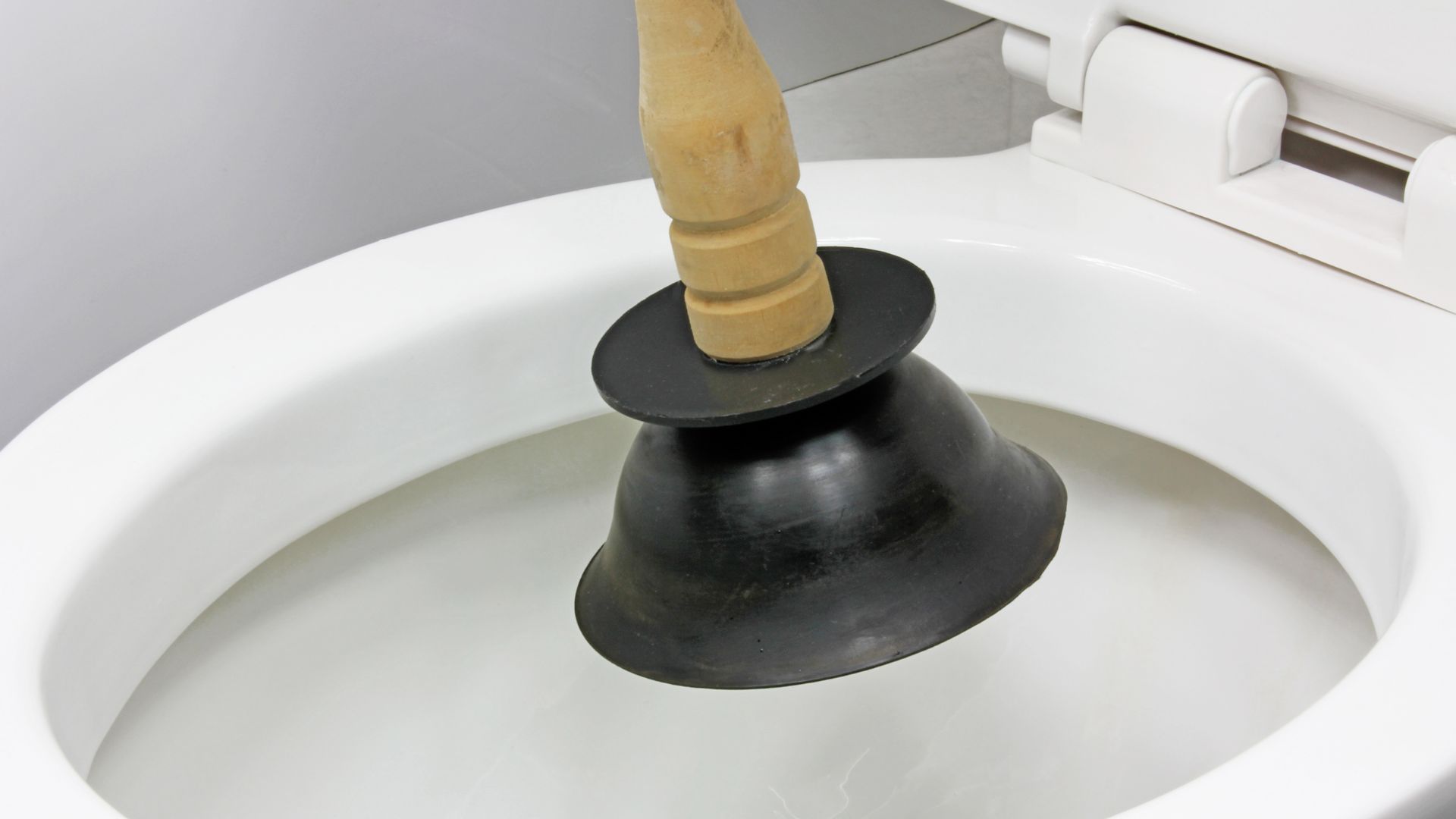 Overflowing Toilet: Common Causes and Quick Fixes